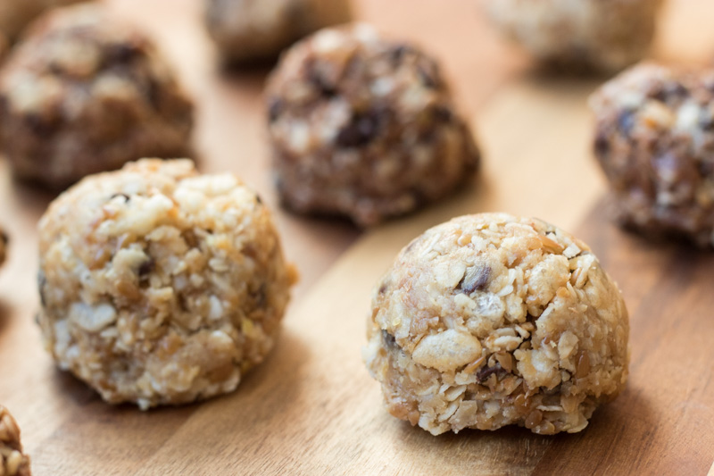 Crunchy Granola Bites {Honey-Sweetened, No Bake} | The Cook's Treat